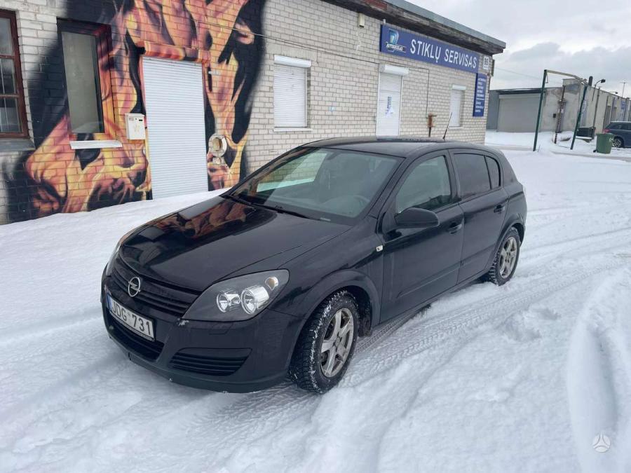 Melns Opel Astra 2005 Kauņa, ar dzinēja tilpumu 1.60 L un nobraukumu 284 tūkst. km par 1100 €, foto 1 vietnē AUTOMOTO.COM.LV