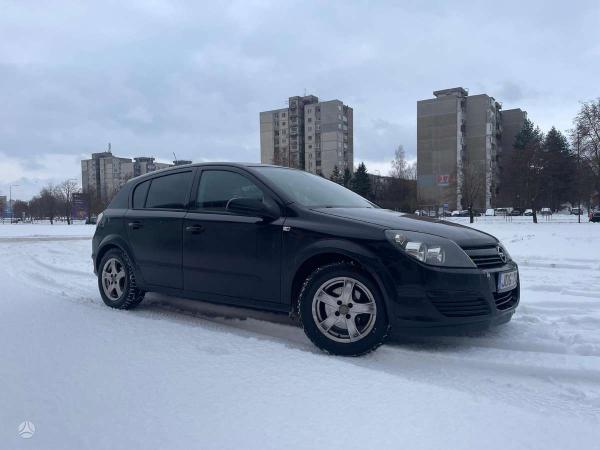 Black Opel Astra 2005 in Kaunas, with an engine capacity of 1.60 L and mileage of 284 thousand km for 1100 €, photo 4 on AUTOMOTO.COM.LV