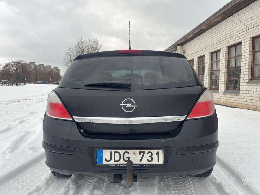 Melns Opel Astra 2005 Kauņa, ar dzinēja tilpumu 1.60 L un nobraukumu 284 tūkst. km par 1100 €, foto 6 vietnē AUTOMOTO.COM.LV