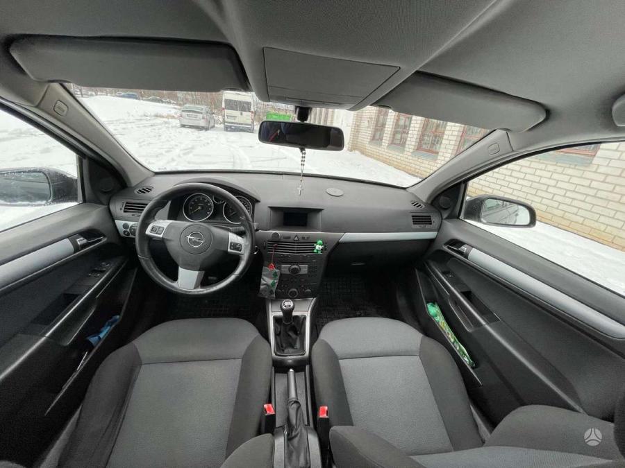 Melns Opel Astra 2005 Kauņa, ar dzinēja tilpumu 1.60 L un nobraukumu 284 tūkst. km par 1100 €, foto 8 vietnē AUTOMOTO.COM.LV