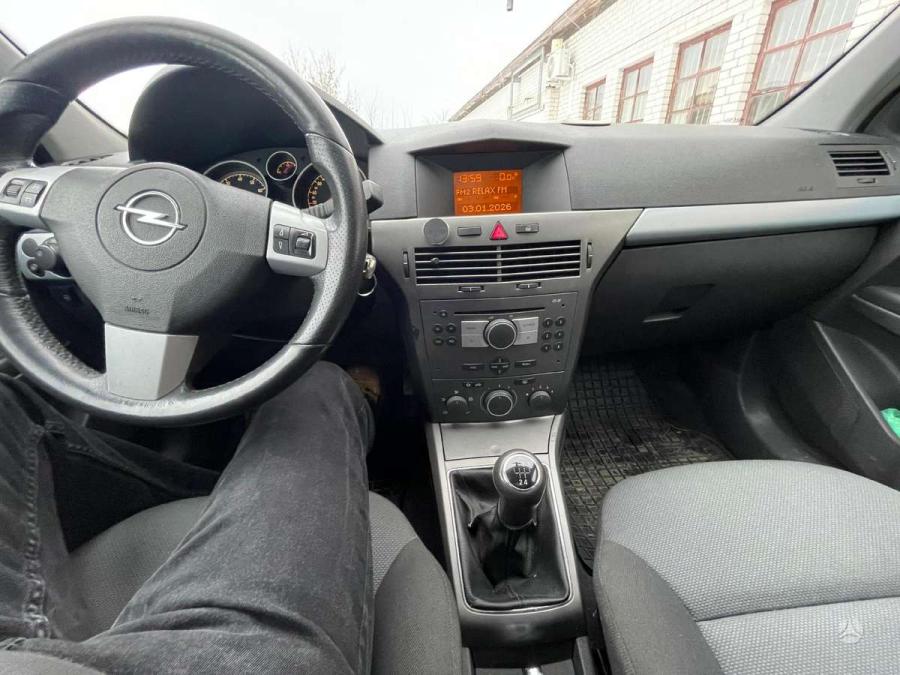 Melns Opel Astra 2005 Kauņa, ar dzinēja tilpumu 1.60 L un nobraukumu 284 tūkst. km par 1100 €, foto 11 vietnē AUTOMOTO.COM.LV