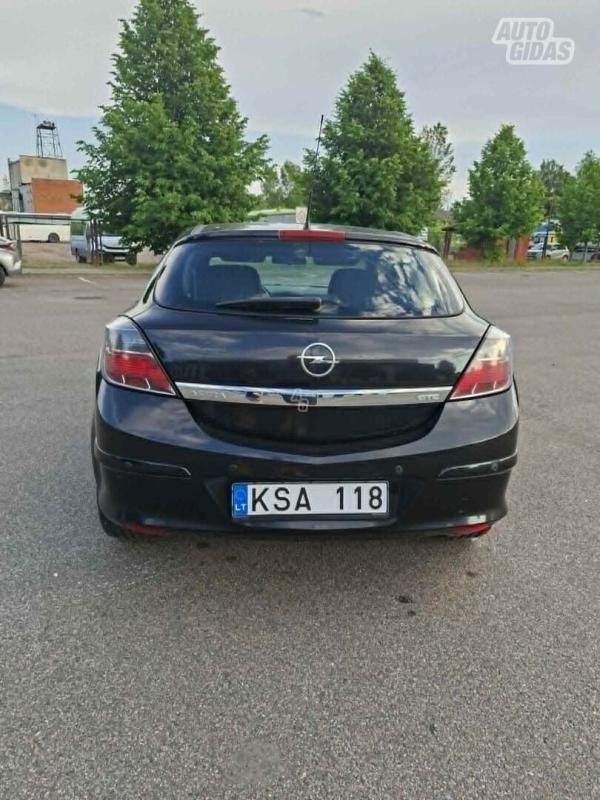 Melns Opel Astra 2005 Utena, ar dzinēja tilpumu 1.70 L un nobraukumu 253 tūkst. km par 911 €, foto 2 vietnē AUTOMOTO.COM.LV