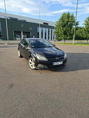 Black Opel Astra 2005 in Utena, with an engine capacity of 1.70 L and mileage of 253 thousand km for 911 €, photo  on AUTOMOTO.COM.LV