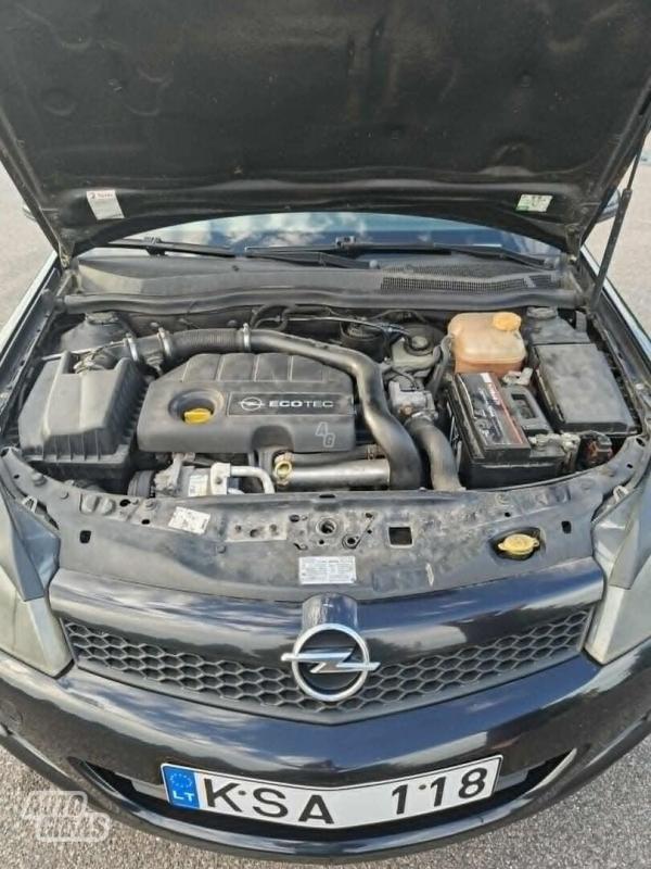Black Opel Astra 2005 in Utena, with an engine capacity of 1.70 L and mileage of 253 thousand km for 911 €, photo 4 on AUTOMOTO.COM.LV