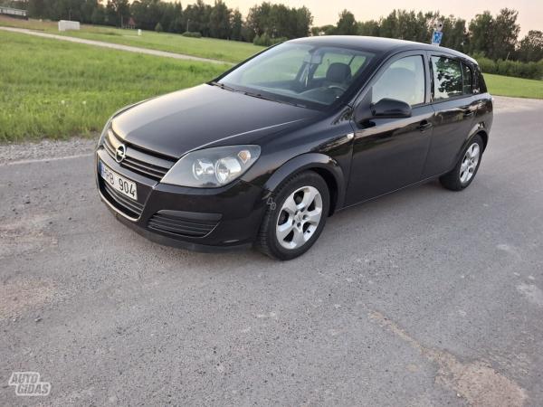 Black Opel Astra 2005 in Mazeikiai, with an engine capacity of 1.70 L and mileage of 261 thousand km for 1100 €, photo 3 on AUTOMOTO.COM.LV