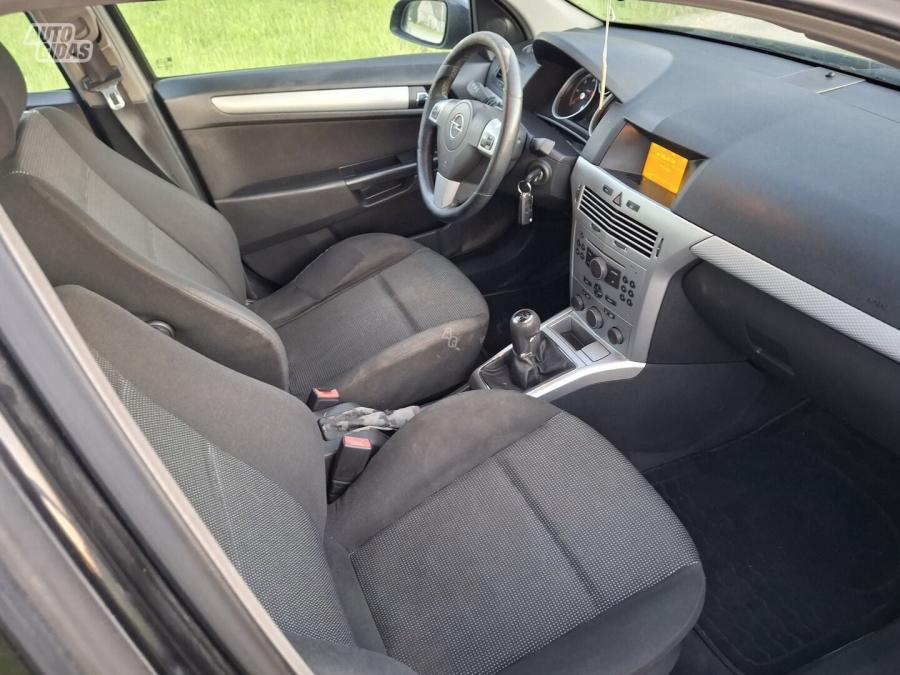 Melns Opel Astra 2005 Mažeikiai, ar dzinēja tilpumu 1.70 L un nobraukumu 261 tūkst. km par 1100 €, foto 6 vietnē AUTOMOTO.COM.LV