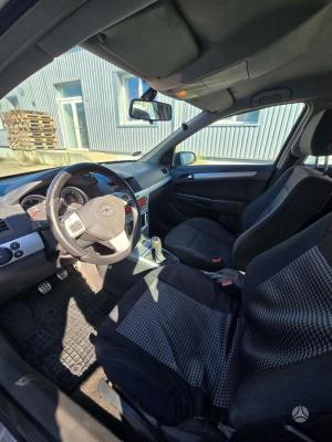 Black Opel Astra 2005 in Klaipeda, with an engine capacity of 1.90 L and mileage of 268 thousand km for 400 €, photo 6 on AUTOMOTO.COM.LV