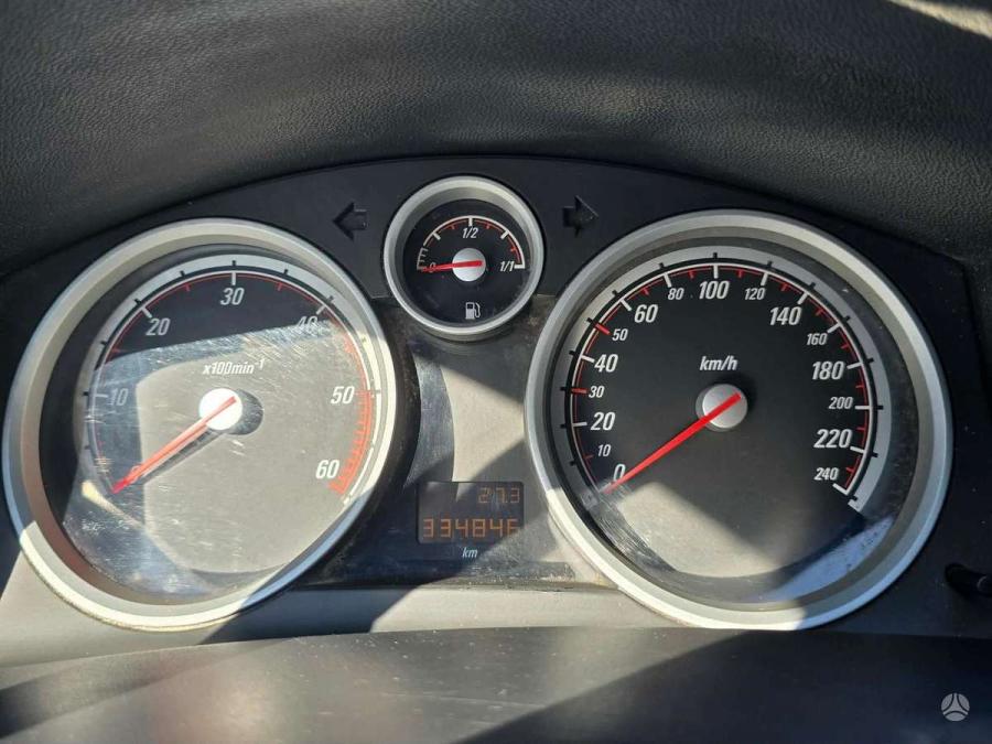 Black Opel Astra 2005 in Klaipeda, with an engine capacity of 1.90 L and mileage of 268 thousand km for 400 €, photo 9 on AUTOMOTO.COM.LV
