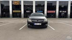 Black Opel Astra 2005 in Kaunas, with an engine capacity of 1.90 L and mileage of 321 thousand km for 600 €, photo 3 on AUTOMOTO.COM.LV
