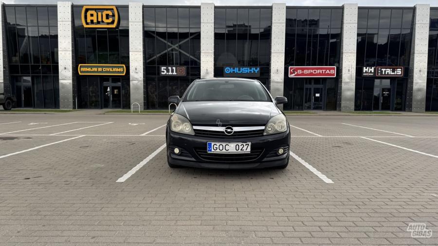 Black Opel Astra 2005 in Kaunas, with an engine capacity of 1.90 L and mileage of 321 thousand km for 600 €, photo 3 on AUTOMOTO.COM.LV