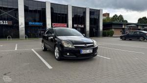 Black Opel Astra 2005 in Kaunas, with an engine capacity of 1.90 L and mileage of 321 thousand km for 600 €, photo 4 on AUTOMOTO.COM.LV
