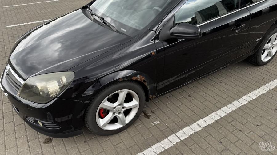 Black Opel Astra 2005 in Kaunas, with an engine capacity of 1.90 L and mileage of 321 thousand km for 600 €, photo 10 on AUTOMOTO.COM.LV
