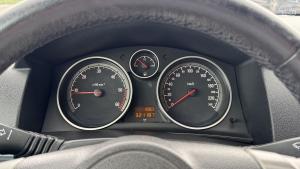 Black Opel Astra 2005 in Kaunas, with an engine capacity of 1.90 L and mileage of 321 thousand km for 600 €, photo 12 on AUTOMOTO.COM.LV