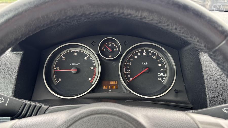 Black Opel Astra 2005 in Kaunas, with an engine capacity of 1.90 L and mileage of 321 thousand km for 600 €, photo 12 on AUTOMOTO.COM.LV