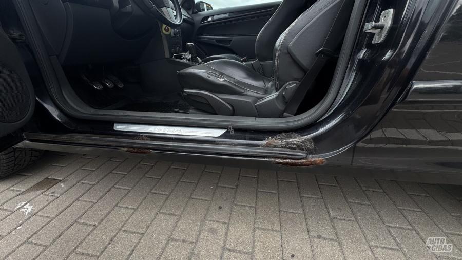 Black Opel Astra 2005 in Kaunas, with an engine capacity of 1.90 L and mileage of 321 thousand km for 600 €, photo 14 on AUTOMOTO.COM.LV