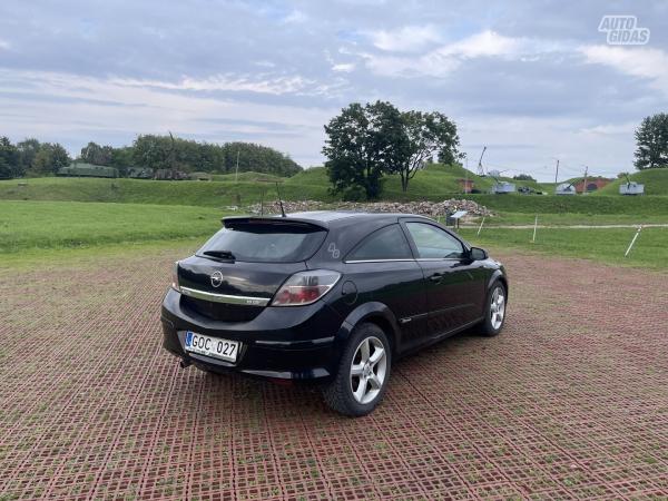Melns Opel Astra 2005 Kauņa, ar dzinēja tilpumu 1.90 L un nobraukumu 300 tūkst. km par 820 €, foto 2 vietnē AUTOMOTO.COM.LV