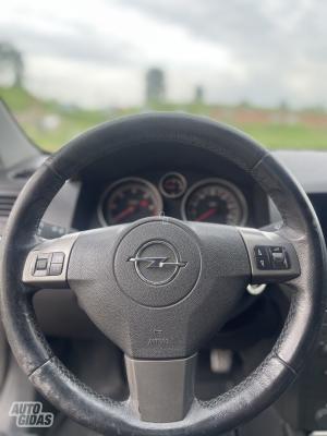 Melns Opel Astra 2005 Kauņa, ar dzinēja tilpumu 1.90 L un nobraukumu 300 tūkst. km par 820 €, foto 6 vietnē AUTOMOTO.COM.LV