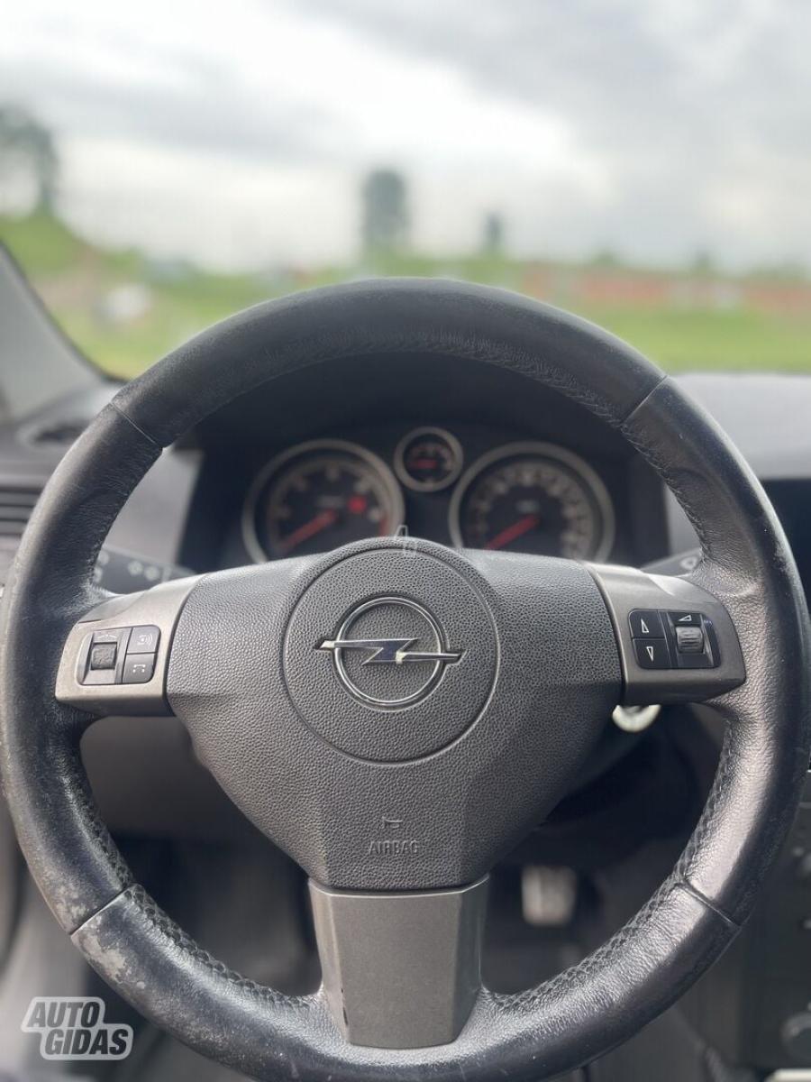 Melns Opel Astra 2005 Kauņa, ar dzinēja tilpumu 1.90 L un nobraukumu 300 tūkst. km par 820 €, foto 6 vietnē AUTOMOTO.COM.LV