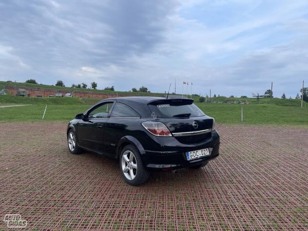 Melns Opel Astra 2005 Kauņa, ar dzinēja tilpumu 1.90 L un nobraukumu 300 tūkst. km par 820 €, foto 3 vietnē AUTOMOTO.COM.LV
