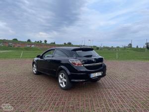 Black Opel Astra 2005 in Kaunas, with an engine capacity of 1.90 L and mileage of 300 thousand km for 820 €, photo 4 on AUTOMOTO.COM.LV