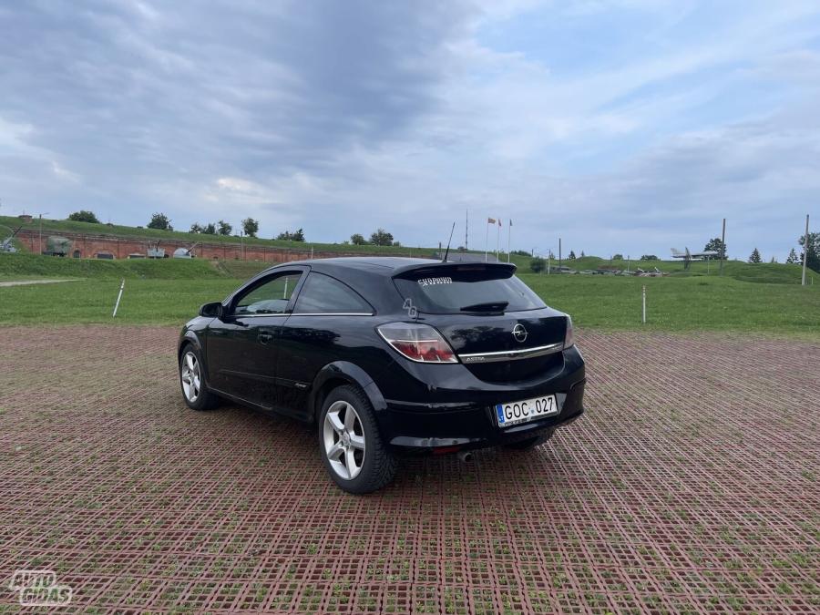 Black Opel Astra 2005 in Kaunas, with an engine capacity of 1.90 L and mileage of 300 thousand km for 820 €, photo 4 on AUTOMOTO.COM.LV