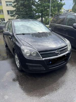 Black Opel Astra 2005 in Utena, with an engine capacity of 1.69 L and mileage of 440 thousand km for 750 €, photo  on AUTOMOTO.COM.LV