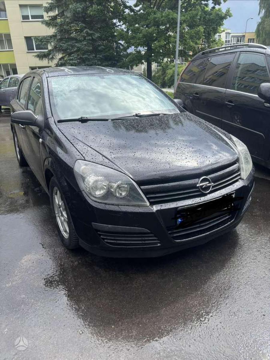 Black Opel Astra 2005 in Utena, with an engine capacity of 1.69 L and mileage of 440 thousand km for 750 €, photo 1 on AUTOMOTO.COM.LV