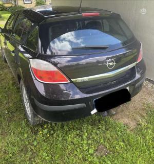 Black Opel Astra 2005 in Utena, with an engine capacity of 1.69 L and mileage of 440 thousand km for 750 €, photo 3 on AUTOMOTO.COM.LV