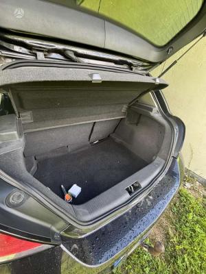 Black Opel Astra 2005 in Utena, with an engine capacity of 1.69 L and mileage of 440 thousand km for 750 €, photo 5 on AUTOMOTO.COM.LV