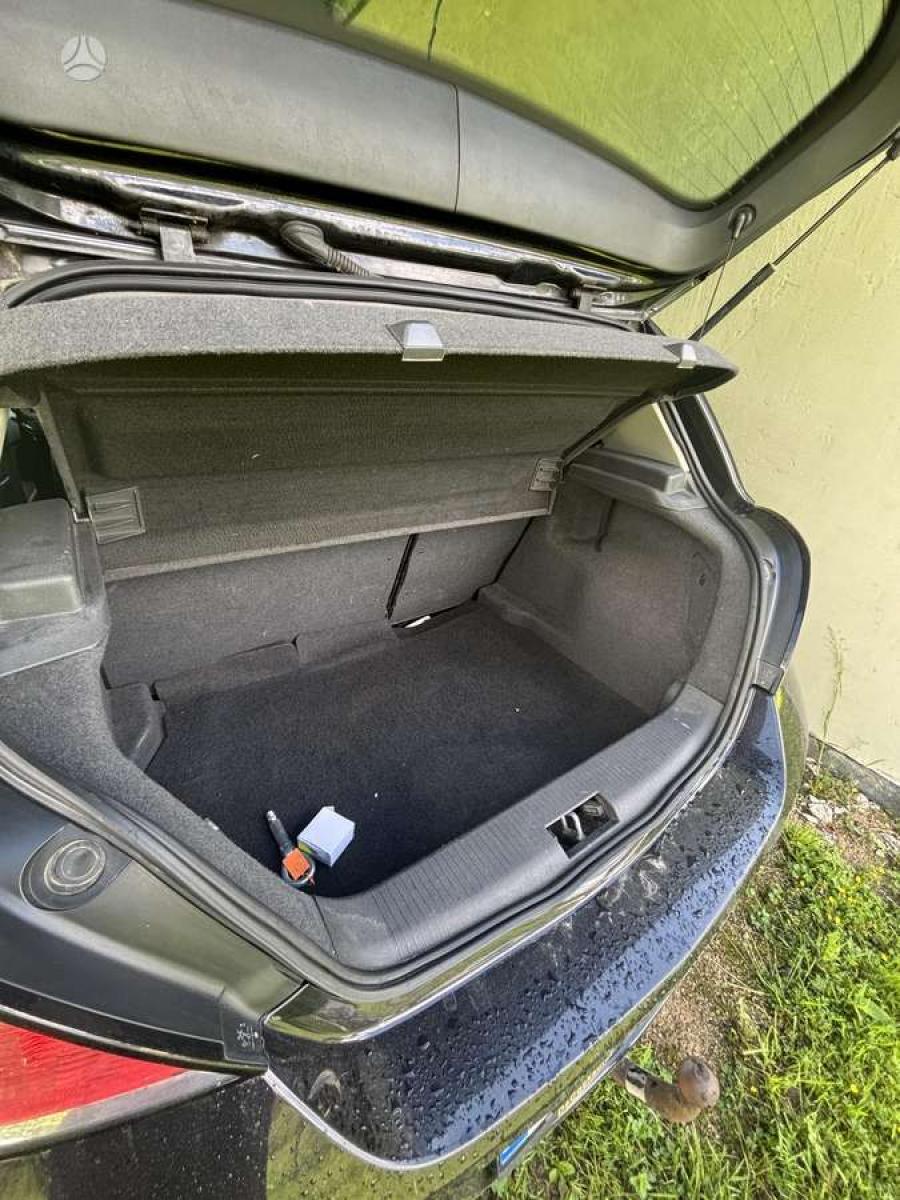 Black Opel Astra 2005 in Utena, with an engine capacity of 1.69 L and mileage of 440 thousand km for 750 €, photo 5 on AUTOMOTO.COM.LV