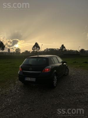 Melns Opel Astra 2005 Jelgava, ar dzinēja tilpumu 1.70 L un nobraukumu 294 tūkst. km par 1000 €, foto 5 vietnē AUTOMOTO.COM.LV