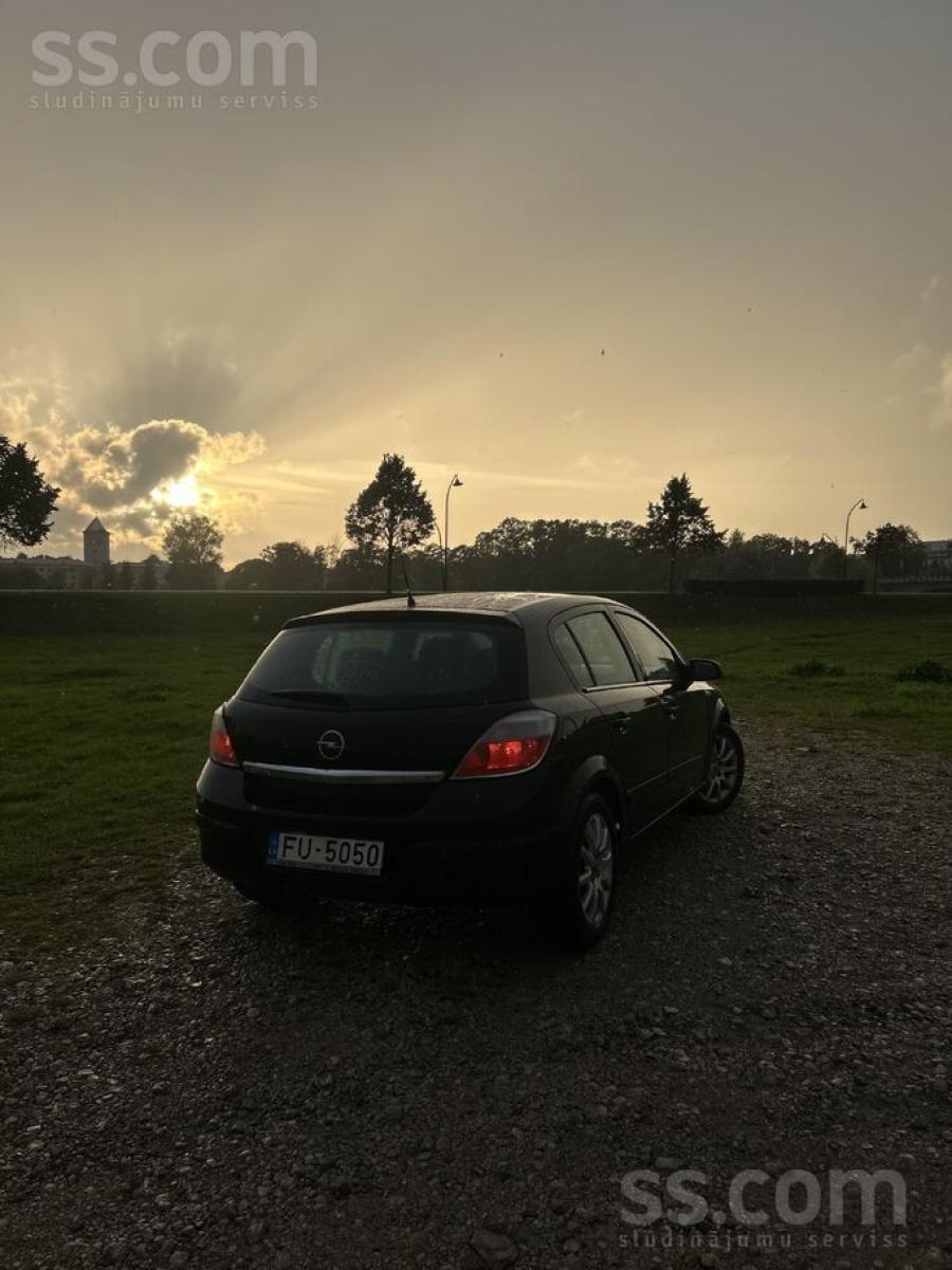 Melns Opel Astra 2005 Jelgava, ar dzinēja tilpumu 1.70 L un nobraukumu 294 tūkst. km par 1000 €, foto 5 vietnē AUTOMOTO.COM.LV