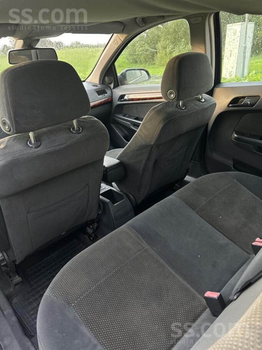 Melns Opel Astra 2005 Jelgava, ar dzinēja tilpumu 1.70 L un nobraukumu 294 tūkst. km par 1000 €, foto 8 vietnē AUTOMOTO.COM.LV