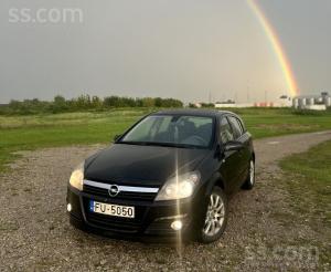 Black Opel Astra 2005 in Jelgava, with an engine capacity of 1.70 L and mileage of 294 thousand km for 850 €, photo  on AUTOMOTO.COM.LV