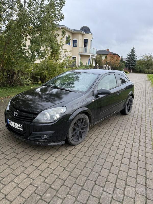 Black Opel Astra 2005 in Riga, with an engine capacity of 2.00 L and mileage of 250 thousand km for 850 €, photo 1 on AUTOMOTO.COM.LV