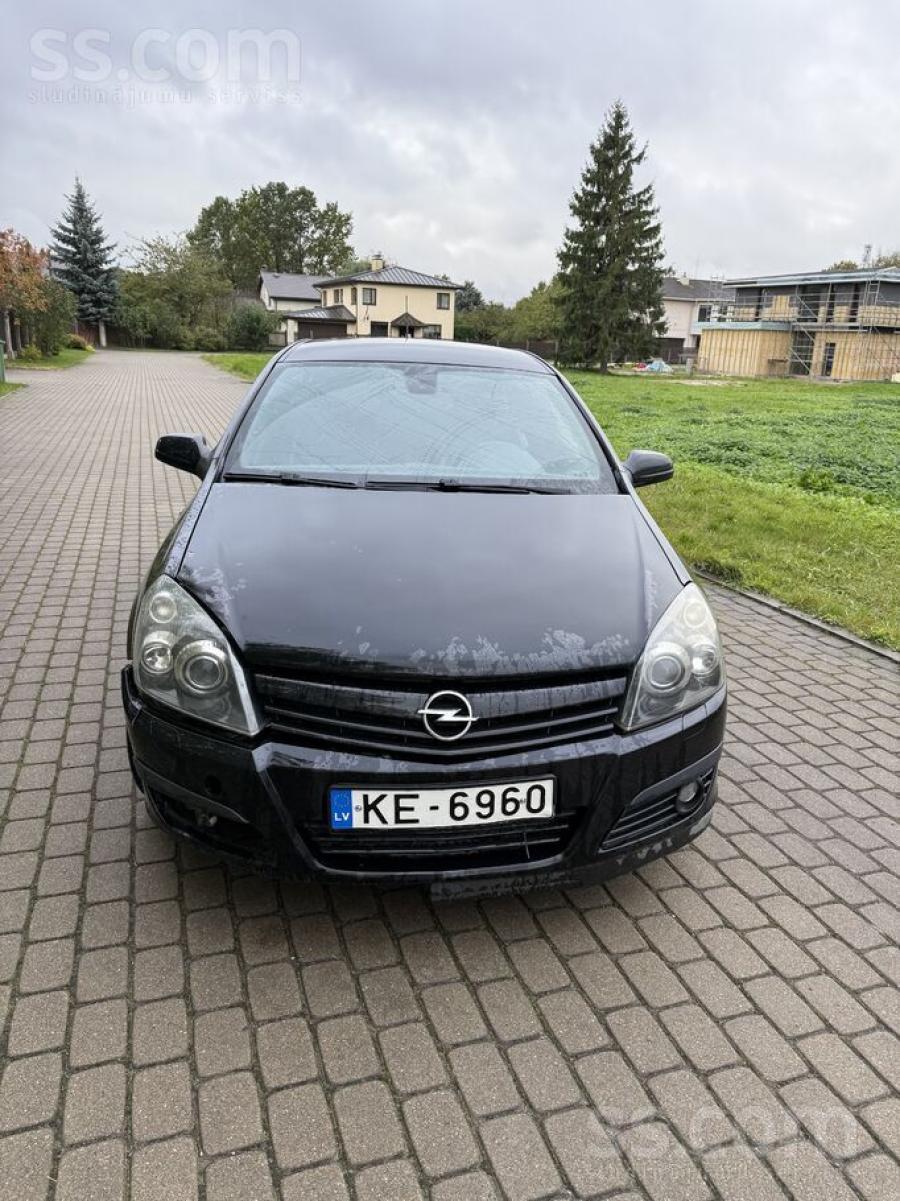 Black Opel Astra 2005 in Riga, with an engine capacity of 2.00 L and mileage of 250 thousand km for 850 €, photo 3 on AUTOMOTO.COM.LV
