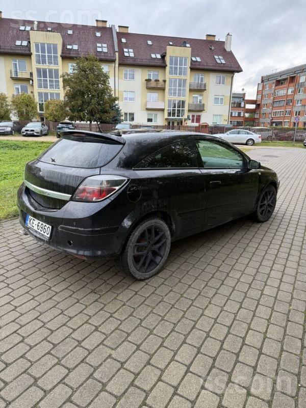Black Opel Astra 2005 in Riga, with an engine capacity of 2.00 L and mileage of 250 thousand km for 850 €, photo 5 on AUTOMOTO.COM.LV