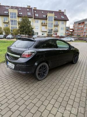 Black Opel Astra 2005 in Riga, with an engine capacity of 2.00 L and mileage of 250 thousand km for 850 €, photo 5 on AUTOMOTO.COM.LV