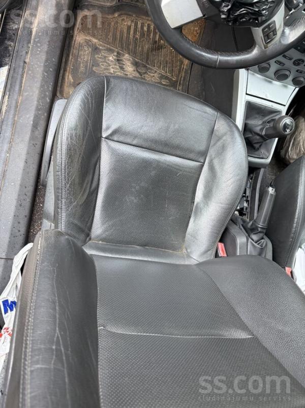 Black Opel Astra 2005 in Riga, with an engine capacity of 2.00 L and mileage of 250 thousand km for 850 €, photo 10 on AUTOMOTO.COM.LV