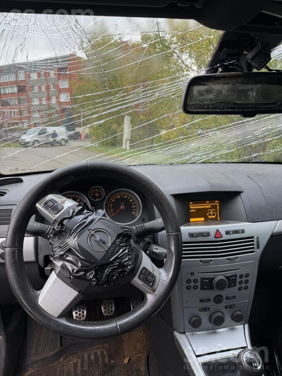 Black Opel Astra 2005 in Riga, with an engine capacity of 2.00 L and mileage of 250 thousand km for 850 €, photo 11 on AUTOMOTO.COM.LV