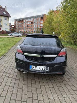 Black Opel Astra 2005 in Riga, with an engine capacity of 2.00 L and mileage of 250 thousand km for 850 €, photo 6 on AUTOMOTO.COM.LV