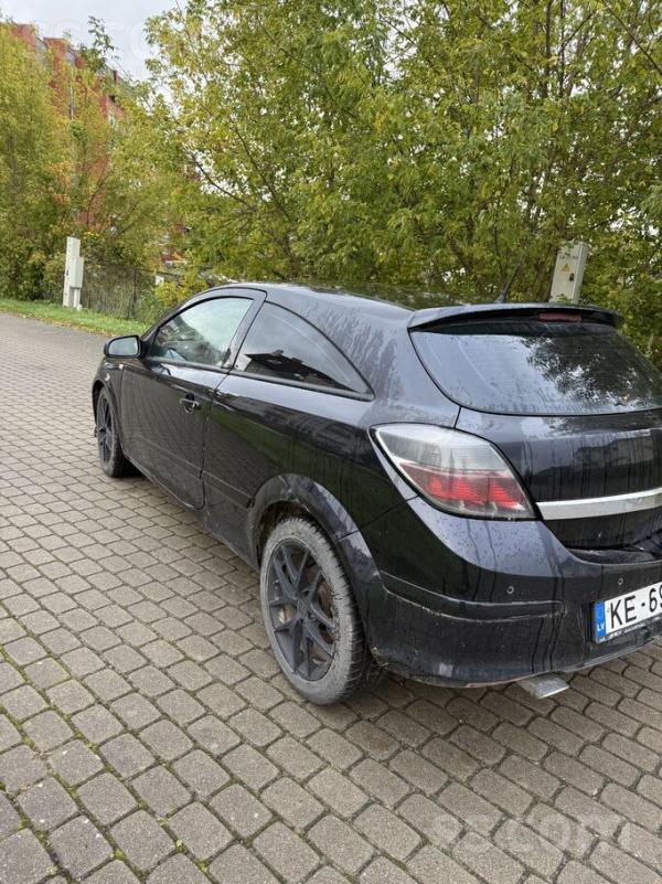 Black Opel Astra 2005 in Riga, with an engine capacity of 2.00 L and mileage of 250 thousand km for 850 €, photo 7 on AUTOMOTO.COM.LV