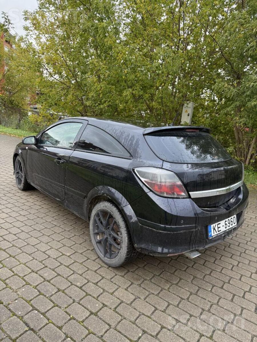 Black Opel Astra 2005 in Riga, with an engine capacity of 2.00 L and mileage of 250 thousand km for 850 €, photo 8 on AUTOMOTO.COM.LV