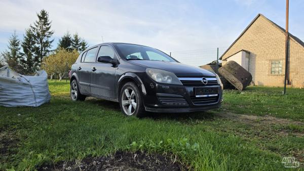 Opel Astra 2005 Pakruojis vietnÄ Melns Opel Astra 2005 Pakruojis, ar dzinÄja tilpumu 1.70 L un nobraukumu 300 tÅ«kst. km par 470 ā¬, foto 3 vietnÄ AUTOMOTO.COM.LV