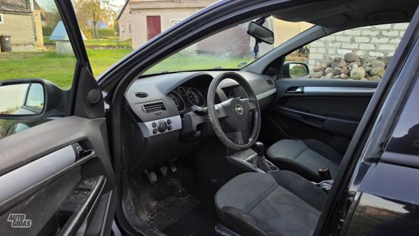 Opel Astra 2005 Pakruojis vietnÄ Melns Opel Astra 2005 Pakruojis, ar dzinÄja tilpumu 1.70 L un nobraukumu 300 tÅ«kst. km par 470 ā¬, foto 8 vietnÄ AUTOMOTO.COM.LV
