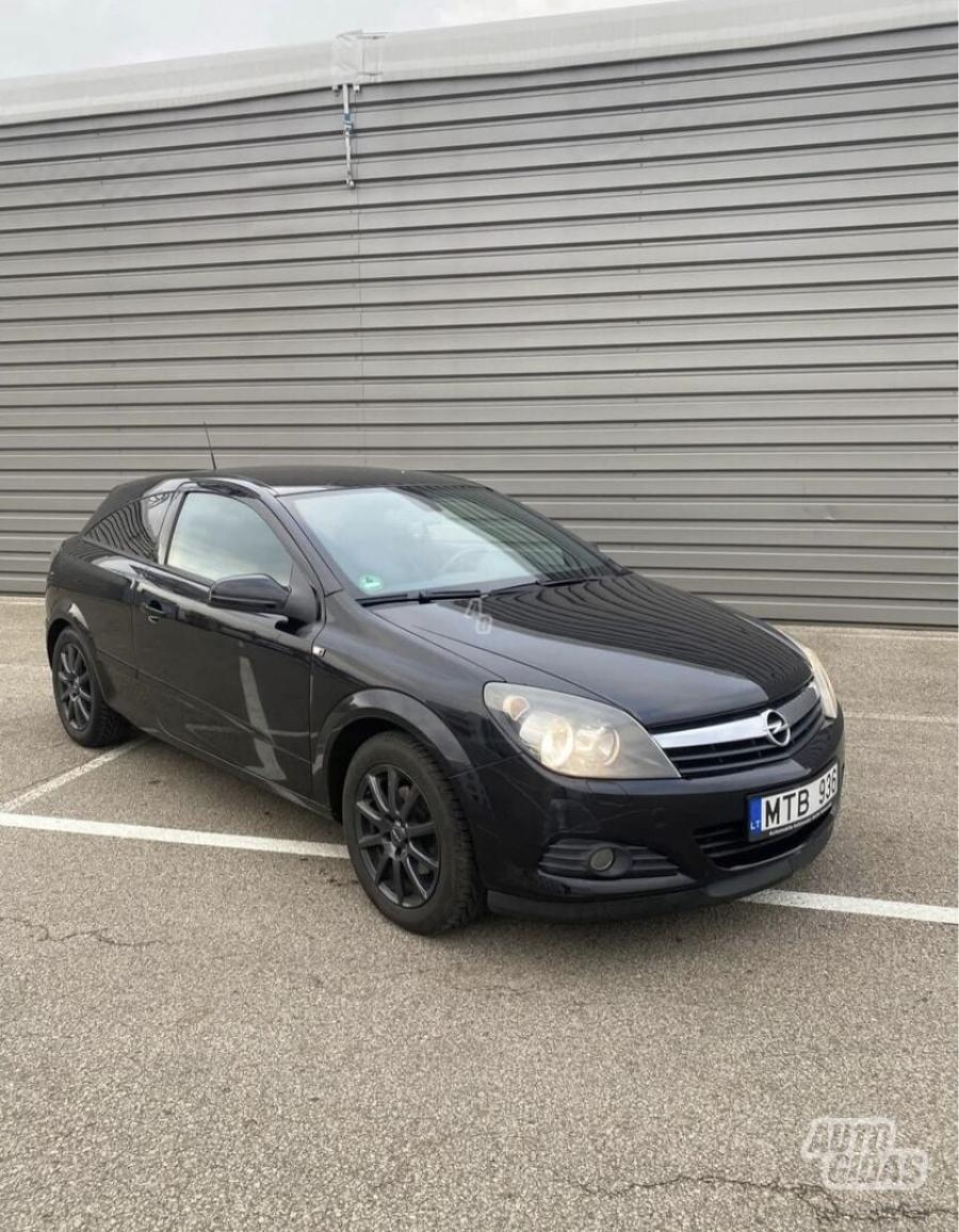 Black Opel Astra 2006 in Kaunas, with an engine capacity of 1.80 L and mileage of 230 thousand km for 1300 €, photo 1 on AUTOMOTO.COM.LV