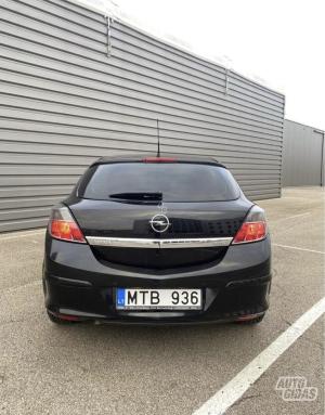 Black Opel Astra 2006 in Kaunas, with an engine capacity of 1.80 L and mileage of 230 thousand km for 1300 €, photo 4 on AUTOMOTO.COM.LV