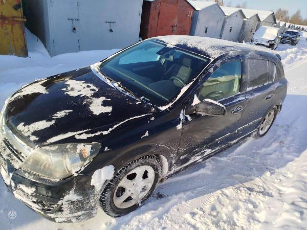 Black Opel Astra 2006 in Siauliai, with an engine capacity of 1.91 L and mileage of 356 thousand km for 1350 €, photo 2 on AUTOMOTO.COM.LV
