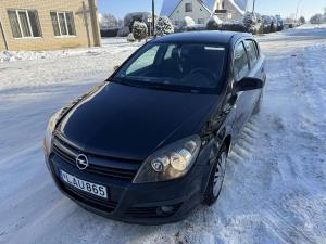 Black Opel Astra 2006 in Alytus, with an engine capacity of 1.60 L and mileage of 189 thousand km for 1700 €, photo 3 on AUTOMOTO.COM.LV