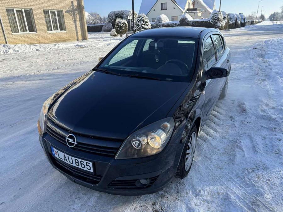 Black Opel Astra 2006 in Alytus, with an engine capacity of 1.60 L and mileage of 189 thousand km for 1700 €, photo 3 on AUTOMOTO.COM.LV